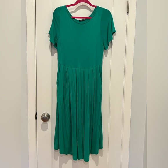 West Kei | Dresses | West Kei Green Flutter Short Sleeve Pleated Dress ...